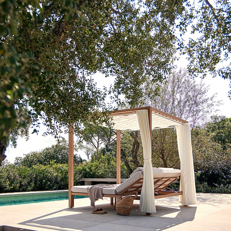 Kahn Sunbed with Curtains | Zzue Creation