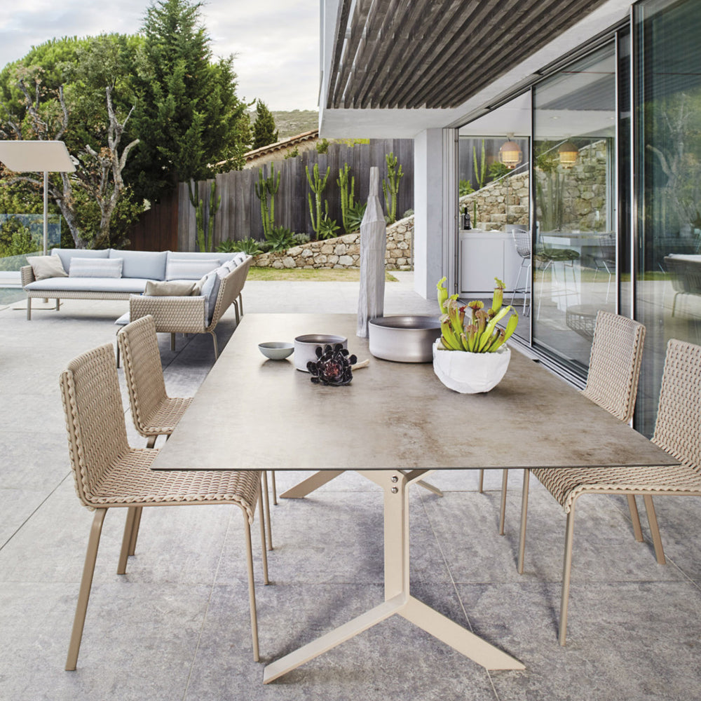 Dining table | Zzue Creation